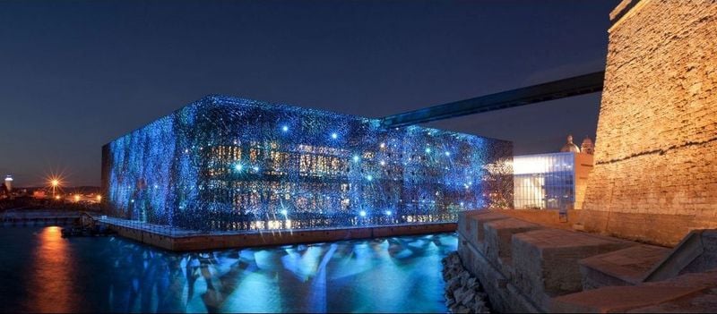 Les terres rouges du Salagou, paysage insolite du Languedoc