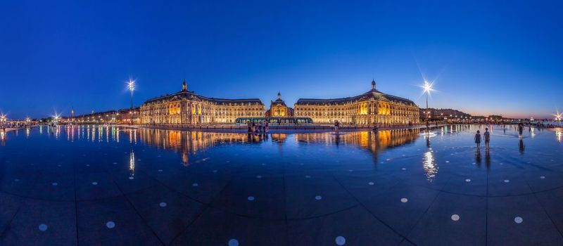 Why choose to visit the city of Bordeaux