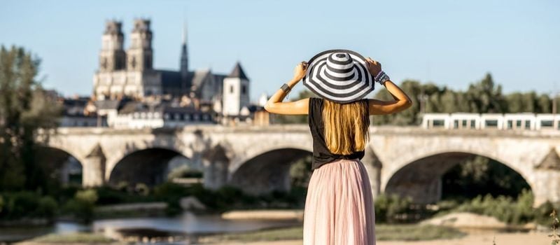 Voyager en solo : toutes les astuces pour réussir son séjour en France