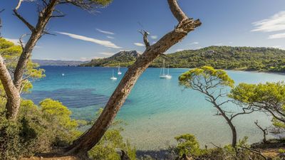 Off-season boarding to the islands of the French Riviera - Explore France