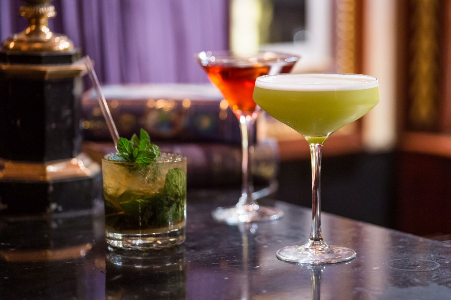 Paris : cocktails chics sur canapé