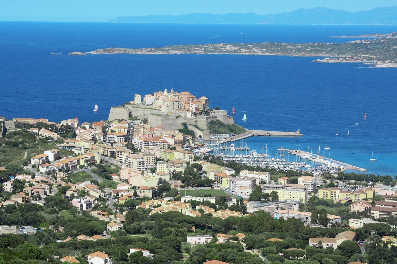 La maison natale de Christophe Colomb à Calvi, une grande maison carrée ...